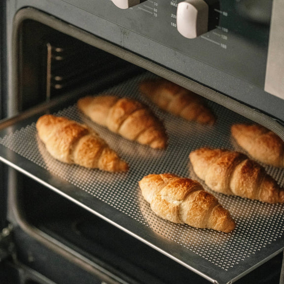 Professionelles perforiertes Backblech LEHRMANN für Ofen – deinbackshop.de